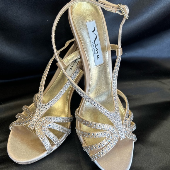 Nina | Shoes | Nina Brand Champagne Size 5 Heel With Silver Sparkle ...